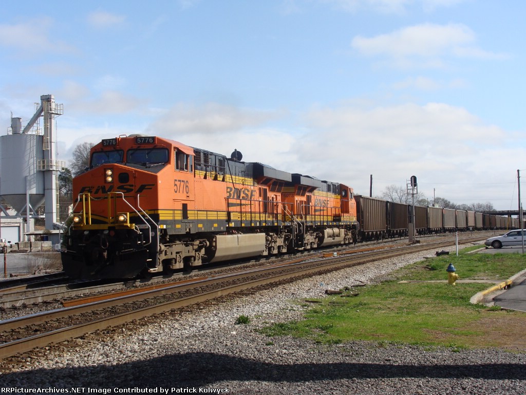 BNSF 5776